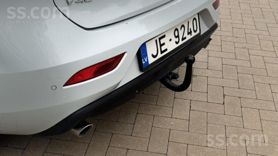 Grey Volvo V40 2013 in Riga, with an engine capacity of 2.00 L and mileage of 316 thousand km for 5500 €, photo 6 on AUTOMOTO.COM.LV