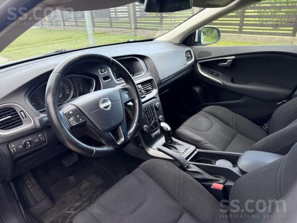 Pelēks Volvo V40 2013 Rīga, ar dzinēja tilpumu 2.00 L un nobraukumu 316 tūkst. km par 5500 €, foto 6 vietnē AUTOMOTO.COM.LV