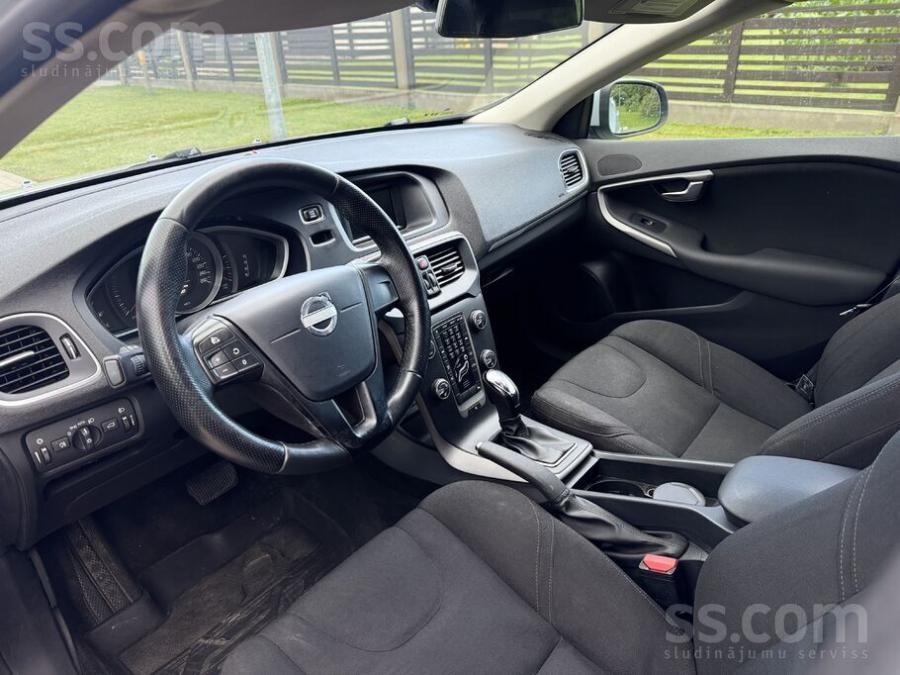 Grey Volvo V40 2013 in Riga, with an engine capacity of 2.00 L and mileage of 316 thousand km for 5500 €, photo 7 on AUTOMOTO.COM.LV
