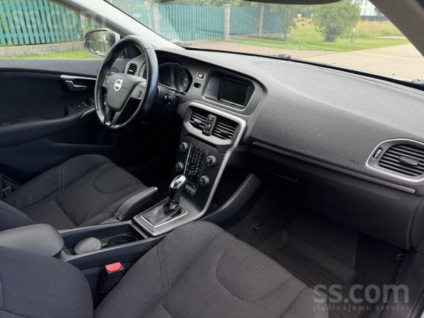 Pelēks Volvo V40 2013 Rīga, ar dzinēja tilpumu 2.00 L un nobraukumu 316 tūkst. km par 5500 €, foto 8 vietnē AUTOMOTO.COM.LV