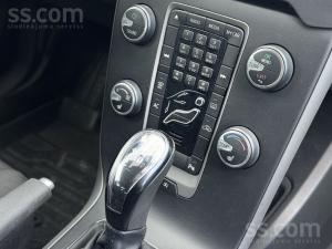 Grey Volvo V40 2013 in Riga, with an engine capacity of 2.00 L and mileage of 316 thousand km for 5500 €, photo 13 on AUTOMOTO.COM.LV