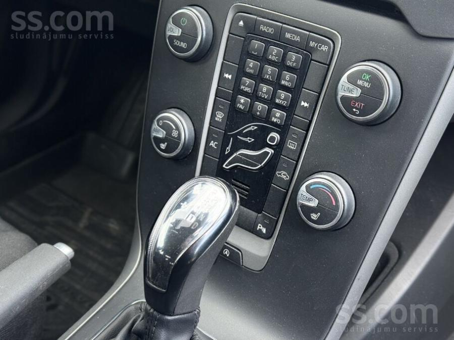 Grey Volvo V40 2013 in Riga, with an engine capacity of 2.00 L and mileage of 316 thousand km for 5500 €, photo 13 on AUTOMOTO.COM.LV