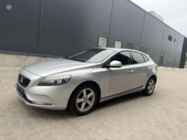 Pelēks Volvo V40 2013 Šauļi, ar dzinēja tilpumu 1.56 L un nobraukumu 220 tūkst. km par 4550 €, foto 1 vietnē AUTOMOTO.COM.LV