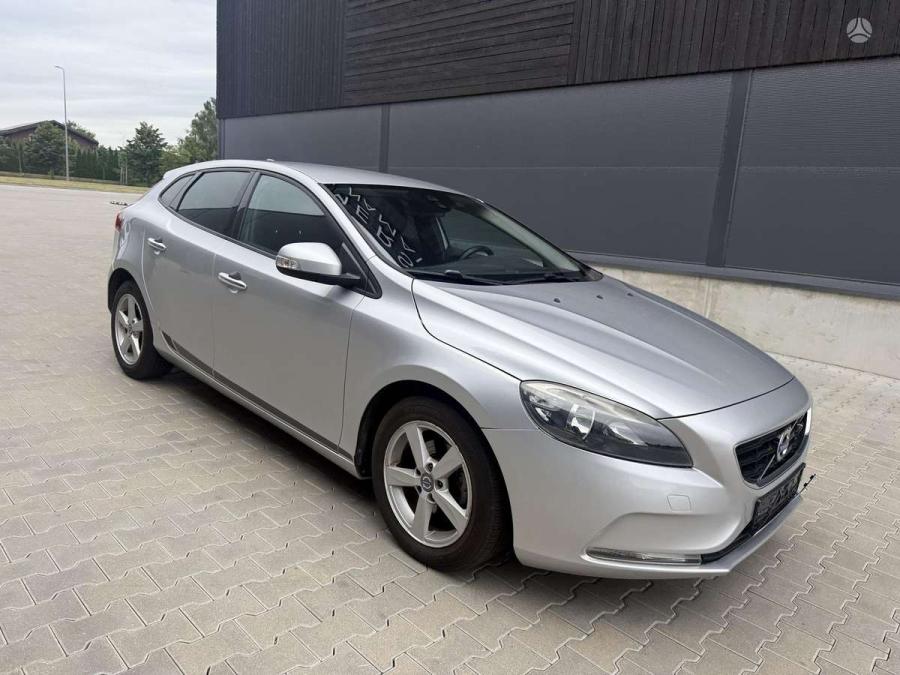Pelēks Volvo V40 2013 Šauļi, ar dzinēja tilpumu 1.56 L un nobraukumu 220 tūkst. km par 4550 €, foto 4 vietnē AUTOMOTO.COM.LV