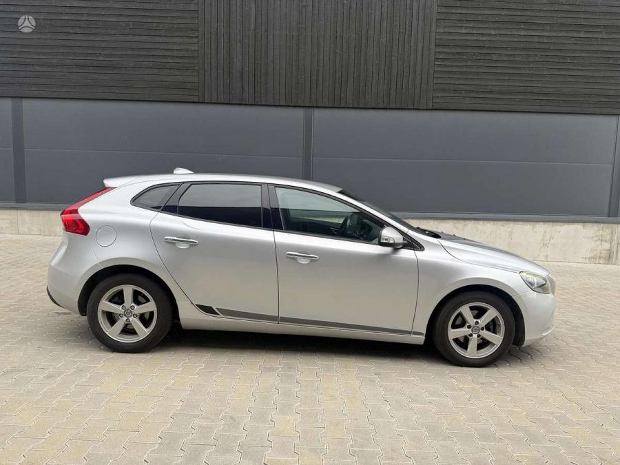 Pelēks Volvo V40 2013 Šauļi, ar dzinēja tilpumu 1.56 L un nobraukumu 220 tūkst. km par 4550 €, foto 5 vietnē AUTOMOTO.COM.LV
