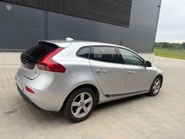 Pelēks Volvo V40 2013 Šauļi, ar dzinēja tilpumu 1.56 L un nobraukumu 220 tūkst. km par 4550 €, foto 5 vietnē AUTOMOTO.COM.LV
