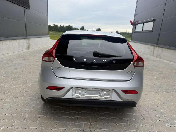Pelēks Volvo V40 2013 Šauļi, ar dzinēja tilpumu 1.56 L un nobraukumu 220 tūkst. km par 4550 €, foto 6 vietnē AUTOMOTO.COM.LV
