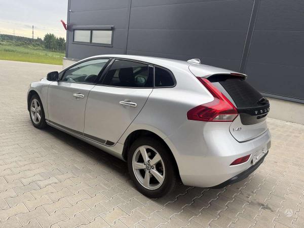 Pelēks Volvo V40 2013 Šauļi, ar dzinēja tilpumu 1.56 L un nobraukumu 220 tūkst. km par 4550 €, foto 7 vietnē AUTOMOTO.COM.LV