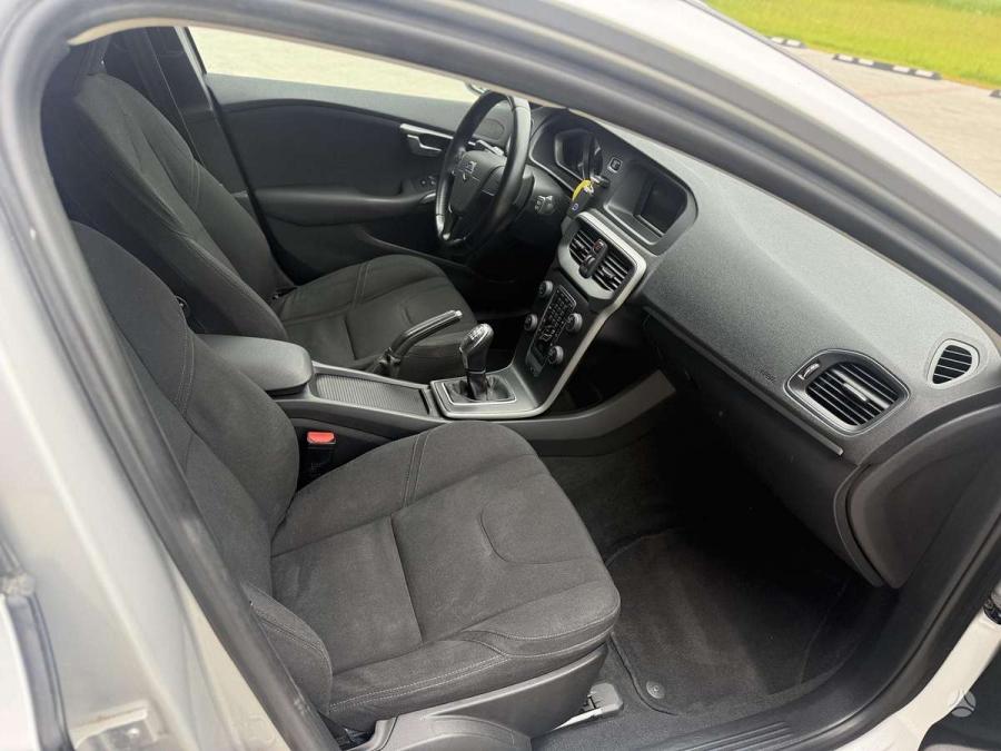 Pelēks Volvo V40 2013 Šauļi, ar dzinēja tilpumu 1.56 L un nobraukumu 220 tūkst. km par 4550 €, foto 10 vietnē AUTOMOTO.COM.LV