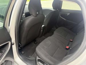 Pelēks Volvo V40 2013 Šauļi, ar dzinēja tilpumu 1.56 L un nobraukumu 220 tūkst. km par 4550 €, foto 14 vietnē AUTOMOTO.COM.LV
