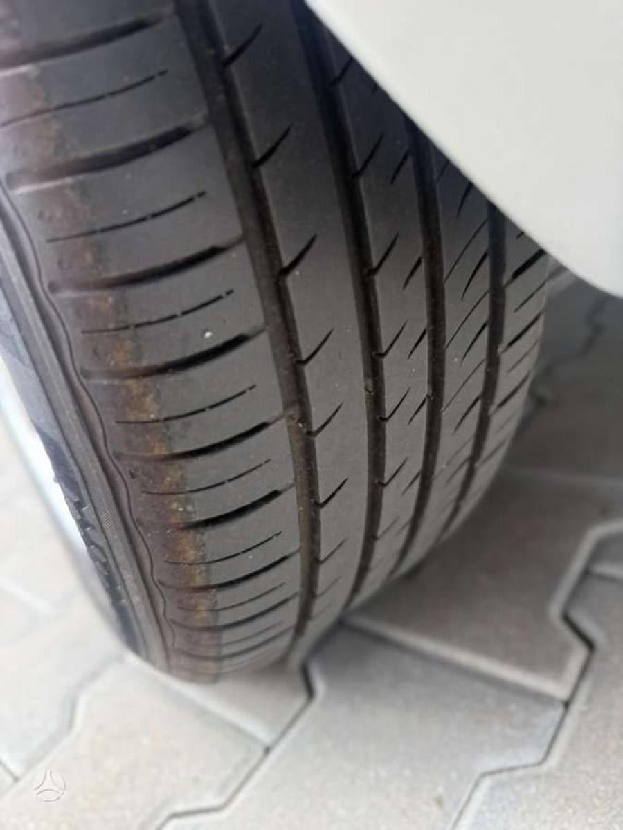 Pelēks Volvo V40 2013 Šauļi, ar dzinēja tilpumu 1.56 L un nobraukumu 220 tūkst. km par 4550 €, foto 17 vietnē AUTOMOTO.COM.LV