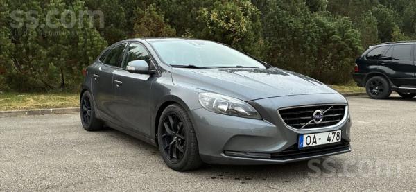Pelēks Volvo V40 2013 Talsi, ar dzinēja tilpumu 1.60 L un nobraukumu 187 tūkst. km par 6900 €, foto 1 vietnē AUTOMOTO.COM.LV