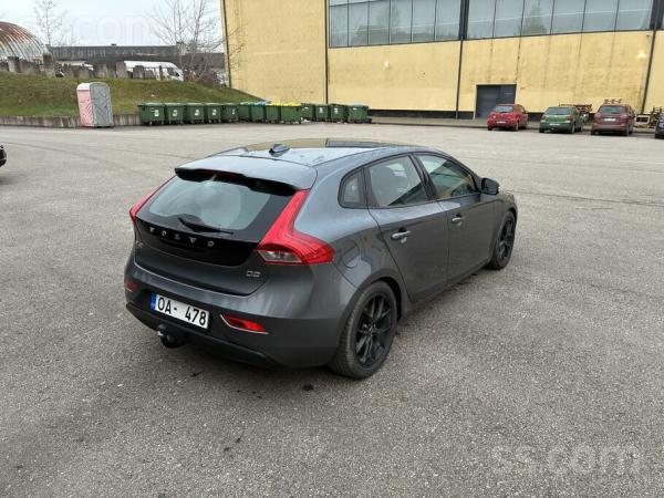 Pelēks Volvo V40 2013 Talsi, ar dzinēja tilpumu 1.60 L un nobraukumu 187 tūkst. km par 6900 €, foto 3 vietnē AUTOMOTO.COM.LV