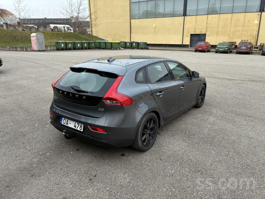 Pelēks Volvo V40 2013 Talsi, ar dzinēja tilpumu 1.60 L un nobraukumu 187 tūkst. km par 6900 €, foto 4 vietnē AUTOMOTO.COM.LV