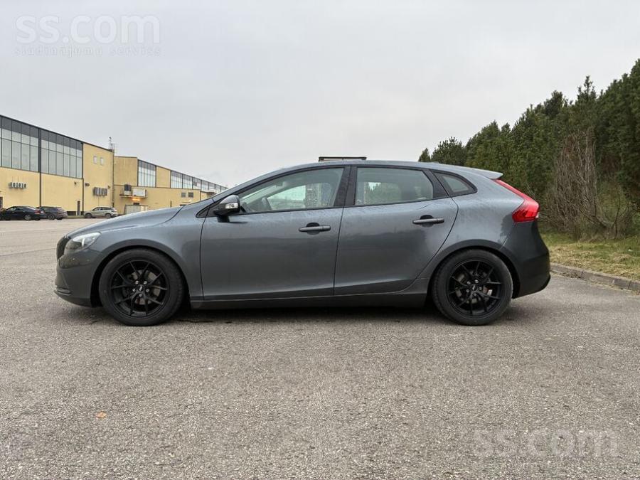 Pelēks Volvo V40 2013 Talsi, ar dzinēja tilpumu 1.60 L un nobraukumu 187 tūkst. km par 6900 €, foto 6 vietnē AUTOMOTO.COM.LV