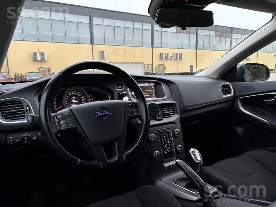 Pelēks Volvo V40 2013 Talsi, ar dzinēja tilpumu 1.60 L un nobraukumu 187 tūkst. km par 6900 €, foto 7 vietnē AUTOMOTO.COM.LV