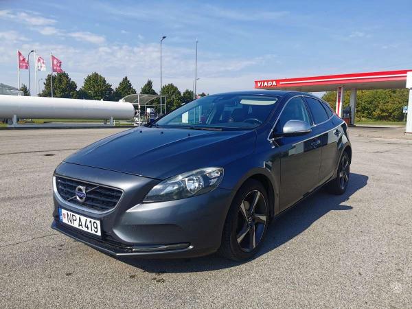 Grey Volvo V40 2013 in Panevezys, with an engine capacity of 1.56 L and mileage of 329 thousand km for 5800 €, photo 1 on AUTOMOTO.COM.LV
