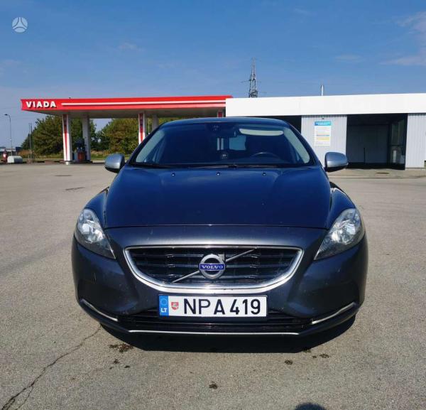 Grey Volvo V40 2013 in Panevezys, with an engine capacity of 1.56 L and mileage of 329 thousand km for 5800 €, photo 2 on AUTOMOTO.COM.LV