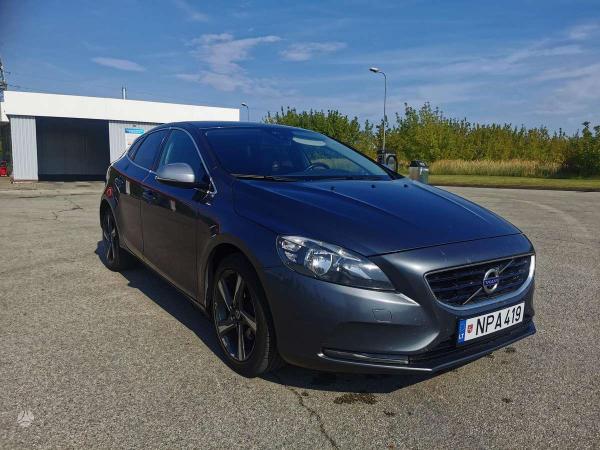 Grey Volvo V40 2013 in Panevezys, with an engine capacity of 1.56 L and mileage of 329 thousand km for 5800 €, photo 3 on AUTOMOTO.COM.LV