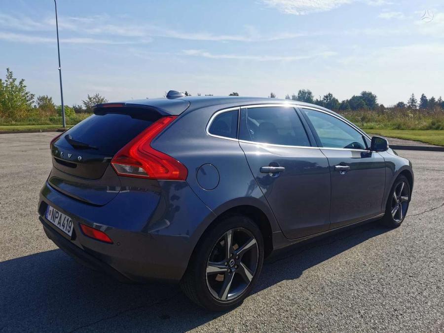 Grey Volvo V40 2013 in Panevezys, with an engine capacity of 1.56 L and mileage of 329 thousand km for 5800 €, photo 6 on AUTOMOTO.COM.LV