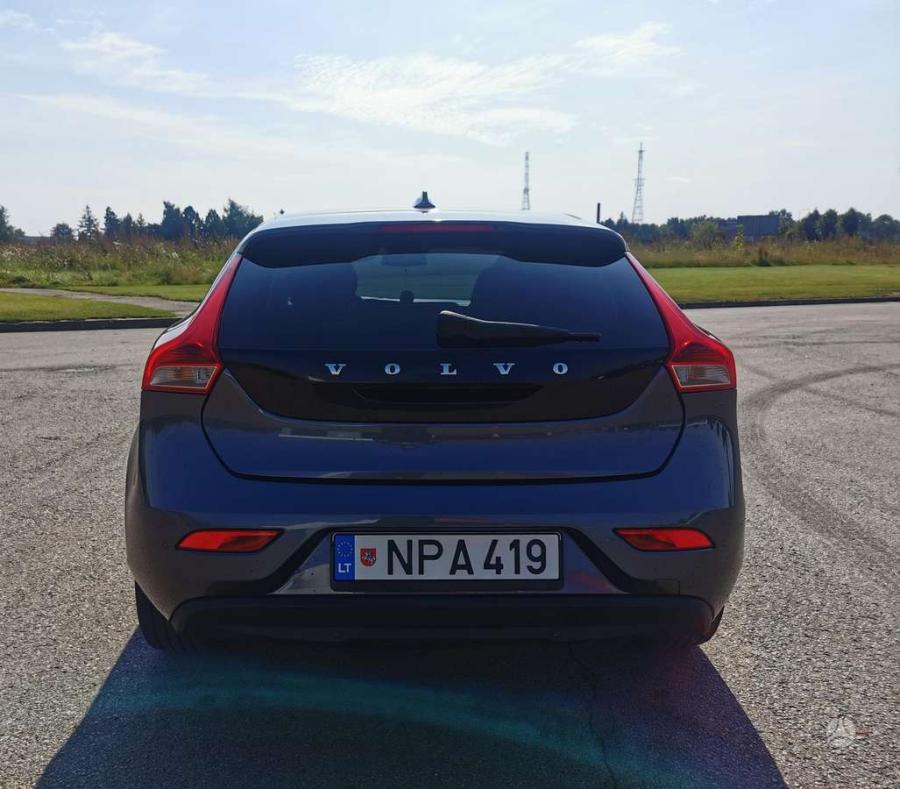 Grey Volvo V40 2013 in Panevezys, with an engine capacity of 1.56 L and mileage of 329 thousand km for 5800 €, photo 7 on AUTOMOTO.COM.LV