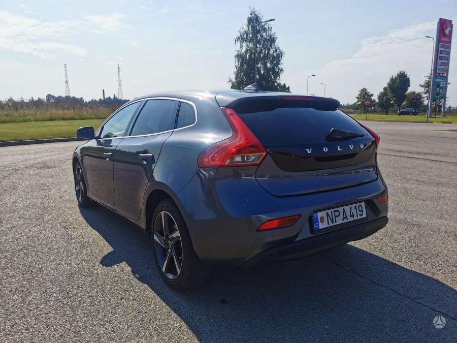 Grey Volvo V40 2013 in Panevezys, with an engine capacity of 1.56 L and mileage of 329 thousand km for 5800 €, photo 8 on AUTOMOTO.COM.LV
