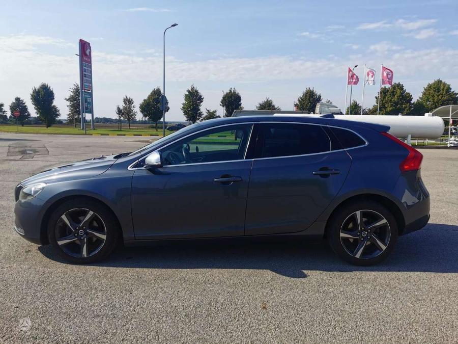 Grey Volvo V40 2013 in Panevezys, with an engine capacity of 1.56 L and mileage of 329 thousand km for 5800 €, photo 9 on AUTOMOTO.COM.LV