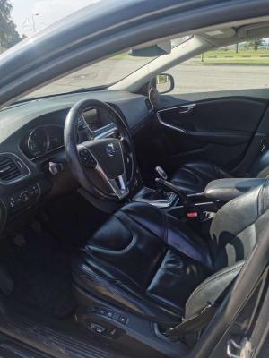 Grey Volvo V40 2013 in Panevezys, with an engine capacity of 1.56 L and mileage of 329 thousand km for 5800 €, photo 10 on AUTOMOTO.COM.LV