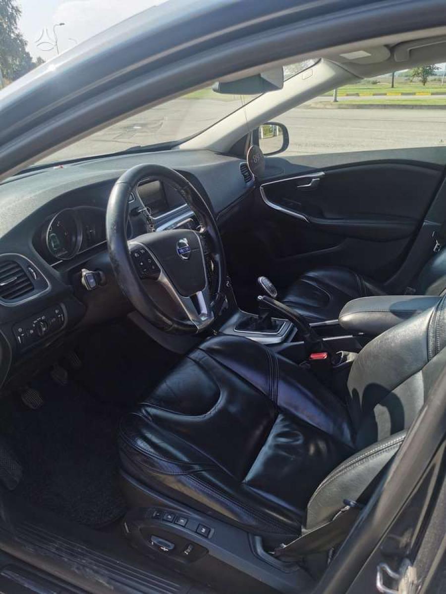 Grey Volvo V40 2013 in Panevezys, with an engine capacity of 1.56 L and mileage of 329 thousand km for 5800 €, photo 10 on AUTOMOTO.COM.LV
