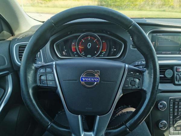 Grey Volvo V40 2013 in Panevezys, with an engine capacity of 1.56 L and mileage of 329 thousand km for 5800 €, photo 10 on AUTOMOTO.COM.LV