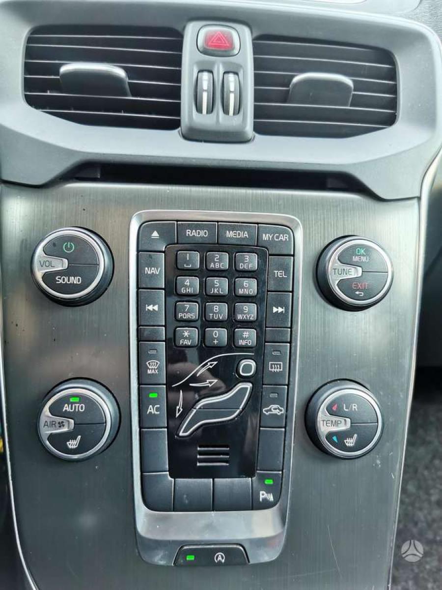 Grey Volvo V40 2013 in Panevezys, with an engine capacity of 1.56 L and mileage of 329 thousand km for 5800 €, photo 12 on AUTOMOTO.COM.LV