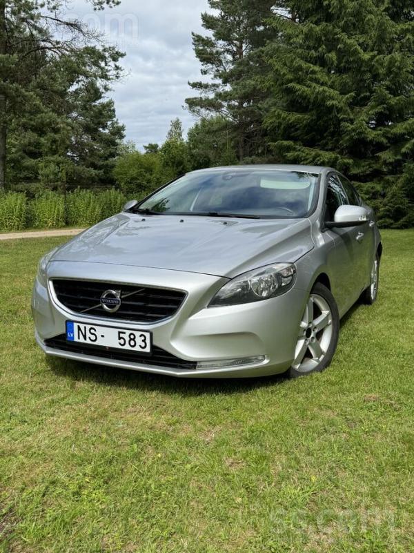 Grey Volvo V40 2013 in Tukums, with an engine capacity of 1.60 L and mileage of 275 thousand km for 4500 €, photo 1 on AUTOMOTO.COM.LV