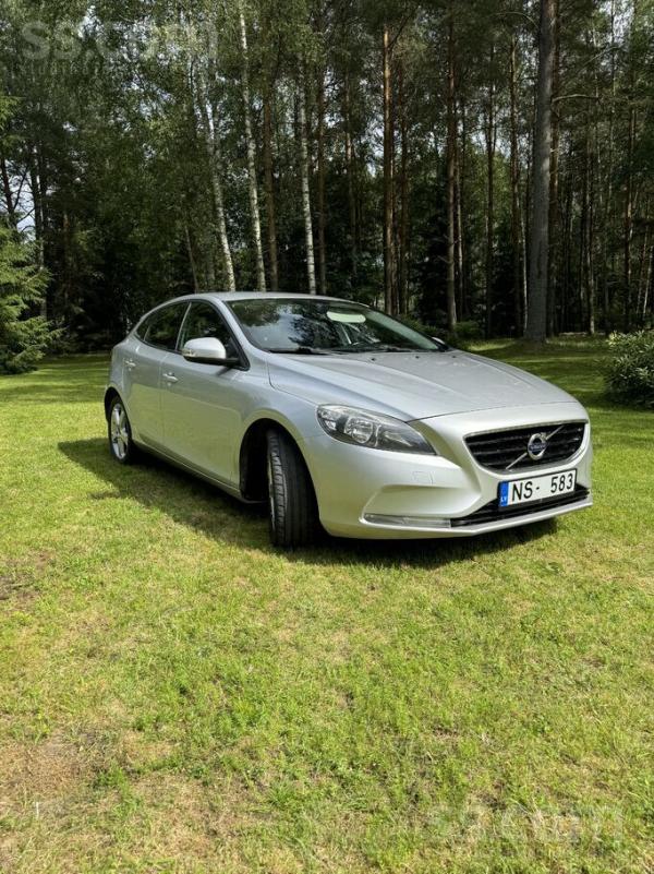 Grey Volvo V40 2013 in Tukums, with an engine capacity of 1.60 L and mileage of 275 thousand km for 4500 €, photo 2 on AUTOMOTO.COM.LV