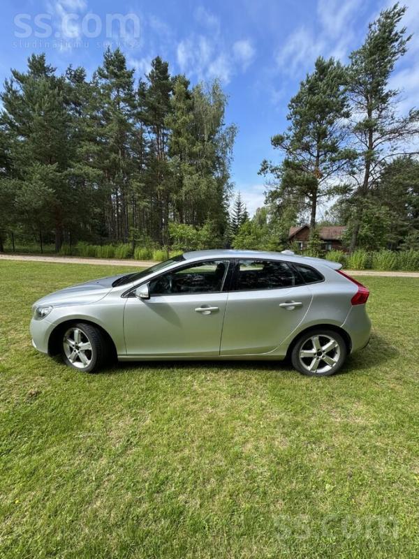 Grey Volvo V40 2013 in Tukums, with an engine capacity of 1.60 L and mileage of 275 thousand km for 4500 €, photo 4 on AUTOMOTO.COM.LV