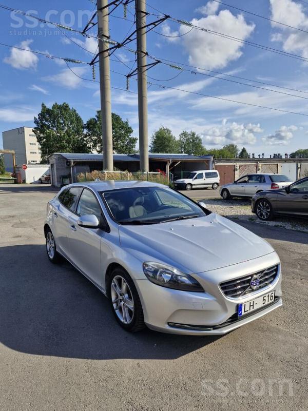 Grey Volvo V40 2013 in Riga, with an engine capacity of 2.00 L and mileage of 0 thousand km for 6000 €, photo 2 on AUTOMOTO.COM.LV