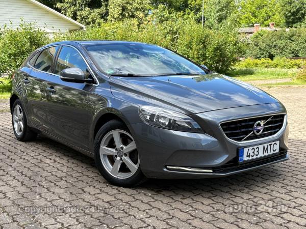 Grey Volvo V40 2013 in Tallinn, with an engine capacity of 1.60 L and mileage of 282 thousand km for 6499 €, photo 1 on AUTOMOTO.COM.LV