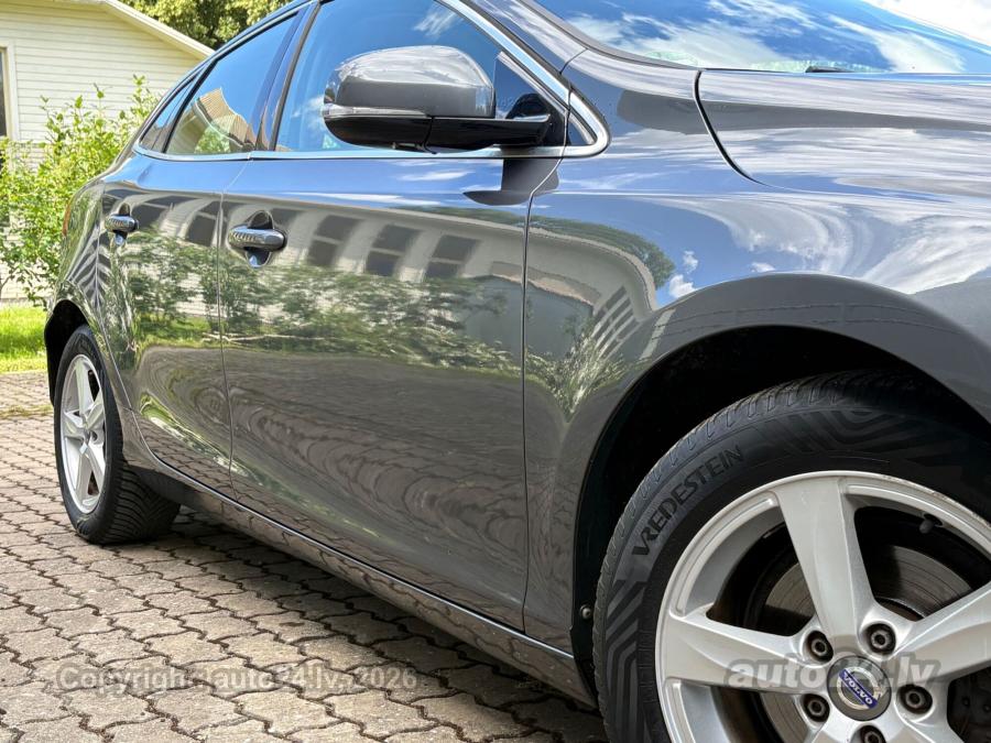 Pelēks Volvo V40 2013 Tallina, ar dzinēja tilpumu 1.60 L un nobraukumu 282 tūkst. km par 6499 €, foto 6 vietnē AUTOMOTO.COM.LV