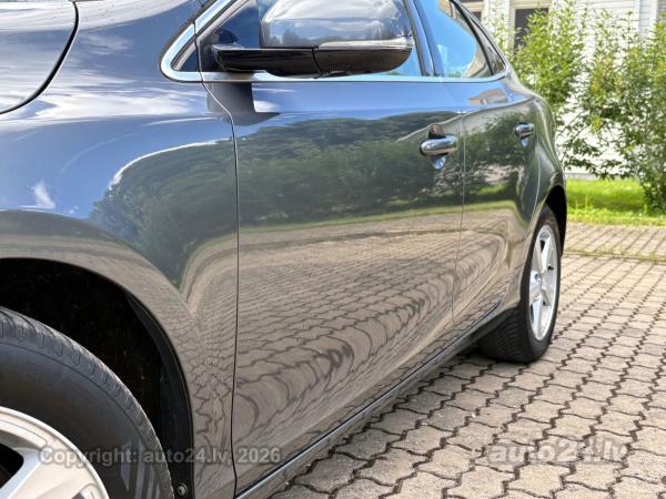 Grey Volvo V40 2013 in Tallinn, with an engine capacity of 1.60 L and mileage of 282 thousand km for 6499 €, photo 6 on AUTOMOTO.COM.LV