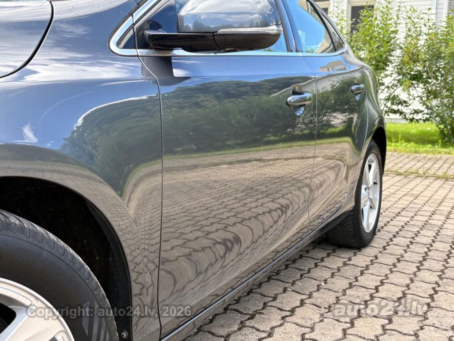 Pelēks Volvo V40 2013 Tallina, ar dzinēja tilpumu 1.60 L un nobraukumu 282 tūkst. km par 6499 €, foto 7 vietnē AUTOMOTO.COM.LV