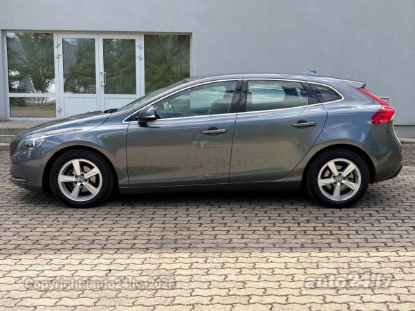 Grey Volvo V40 2013 in Tallinn, with an engine capacity of 1.60 L and mileage of 282 thousand km for 6499 €, photo 7 on AUTOMOTO.COM.LV