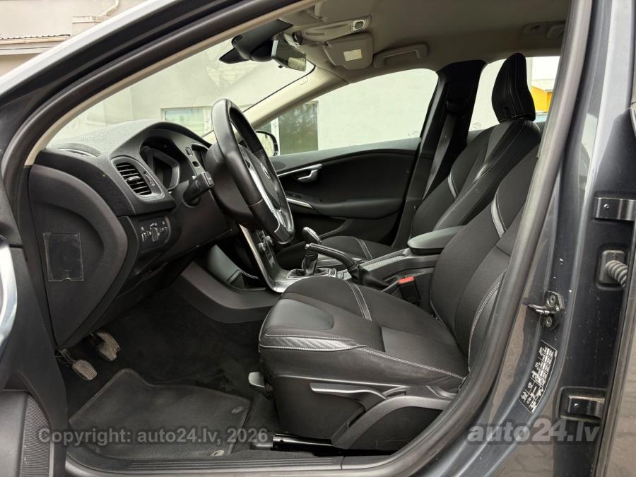 Pelēks Volvo V40 2013 Tallina, ar dzinēja tilpumu 1.60 L un nobraukumu 282 tūkst. km par 6499 €, foto 13 vietnē AUTOMOTO.COM.LV