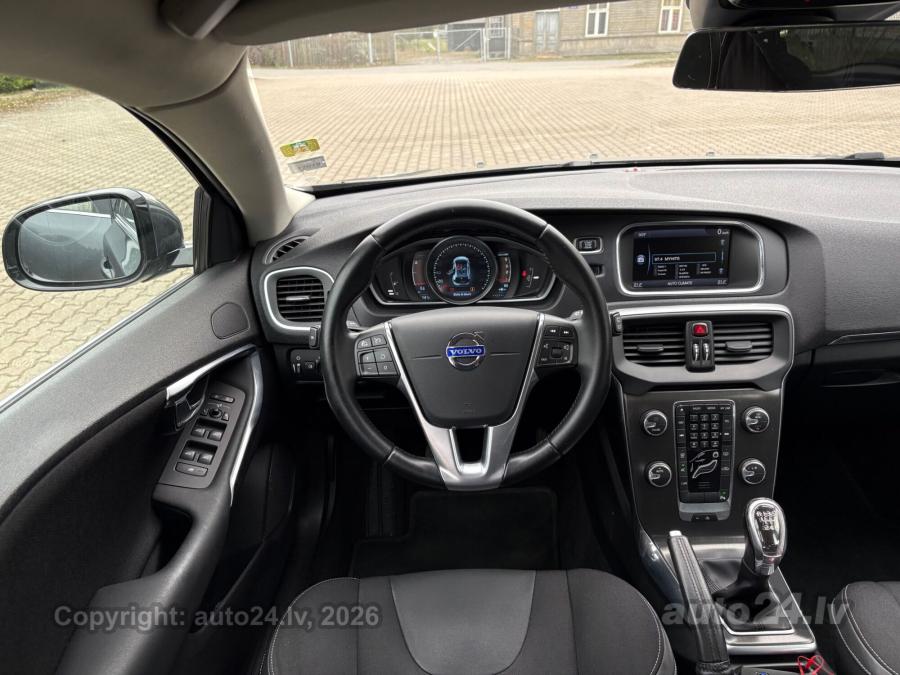 Pelēks Volvo V40 2013 Tallina, ar dzinēja tilpumu 1.60 L un nobraukumu 282 tūkst. km par 6499 €, foto 15 vietnē AUTOMOTO.COM.LV