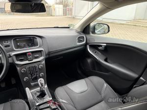 Pelēks Volvo V40 2013 Tallina, ar dzinēja tilpumu 1.60 L un nobraukumu 282 tūkst. km par 6499 €, foto 16 vietnē AUTOMOTO.COM.LV