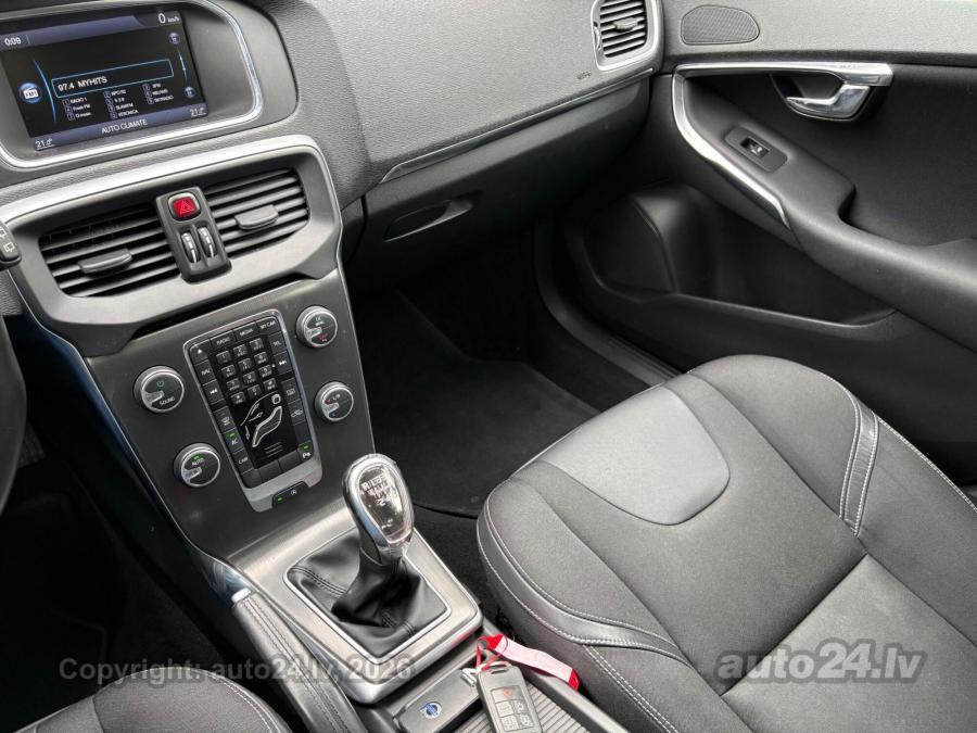 Pelēks Volvo V40 2013 Tallina, ar dzinēja tilpumu 1.60 L un nobraukumu 282 tūkst. km par 6499 €, foto 25 vietnē AUTOMOTO.COM.LV