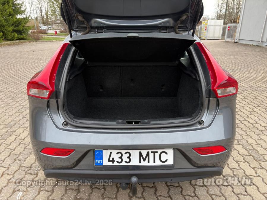 Pelēks Volvo V40 2013 Tallina, ar dzinēja tilpumu 1.60 L un nobraukumu 282 tūkst. km par 6499 €, foto 27 vietnē AUTOMOTO.COM.LV