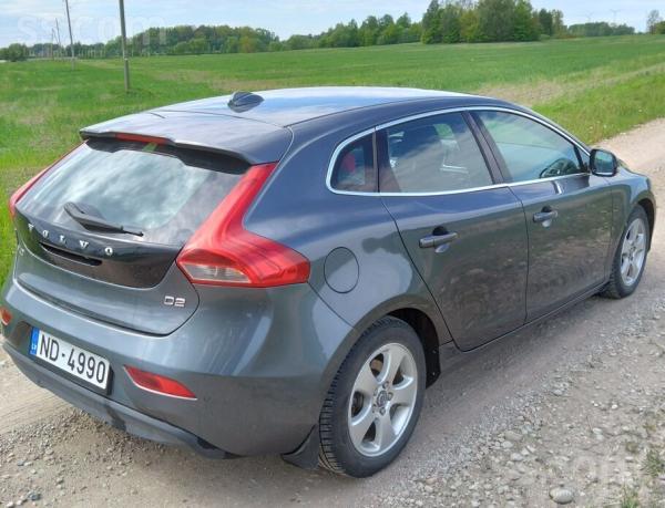 Pelēks Volvo V40 2013 Liepāja, ar dzinēja tilpumu 1.60 L un nobraukumu 241 tūkst. km par 5000 €, foto 2 vietnē AUTOMOTO.COM.LV
