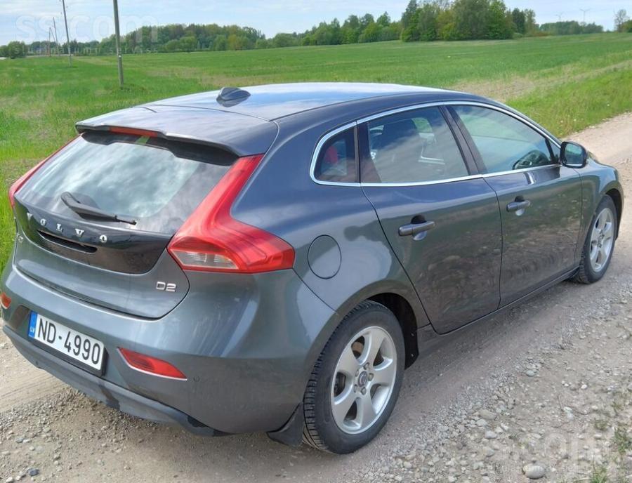 Grey Volvo V40 2013 in Liepaja, with an engine capacity of 1.60 L and mileage of 241 thousand km for 5000 €, photo 3 on AUTOMOTO.COM.LV