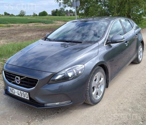 Pelēks Volvo V40 2013 Liepāja, ar dzinēja tilpumu 1.60 L un nobraukumu 241 tūkst. km par 5000 €, foto 3 vietnē AUTOMOTO.COM.LV
