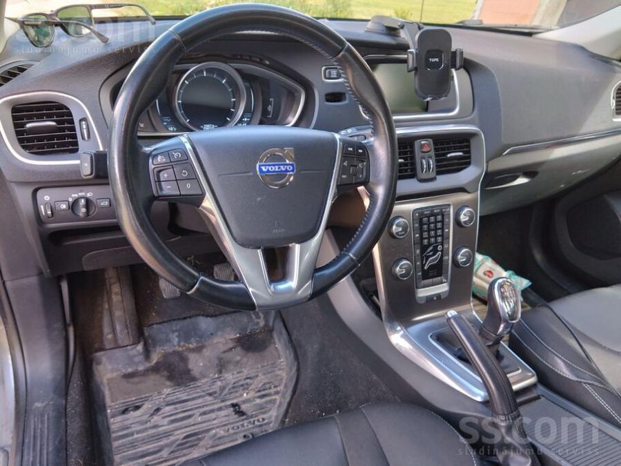 Grey Volvo V40 2013 in Liepaja, with an engine capacity of 1.60 L and mileage of 241 thousand km for 5000 €, photo 6 on AUTOMOTO.COM.LV