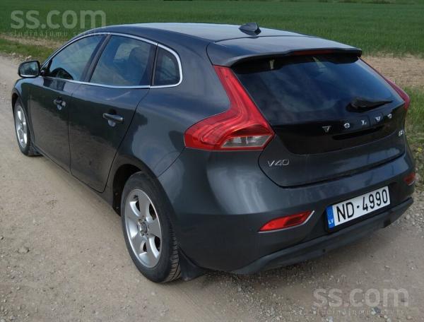 Grey Volvo V40 2013 in Liepaja, with an engine capacity of 1.60 L and mileage of 241 thousand km for 5000 €, photo 1 on AUTOMOTO.COM.LV